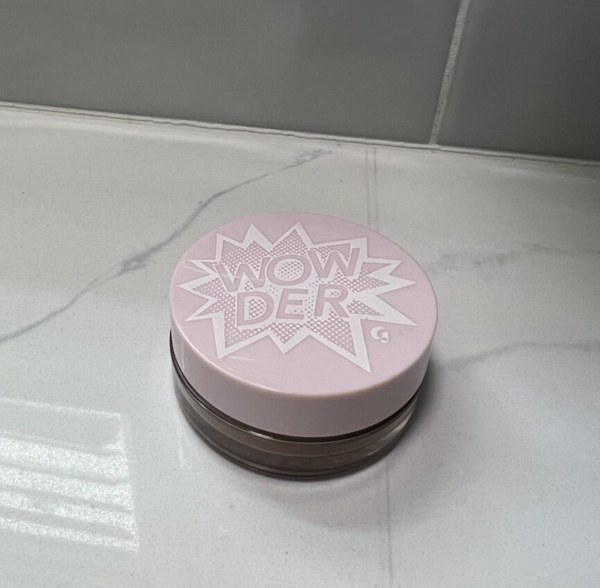 Setting Spray vs Powder: Which Is Right For Your Skin?