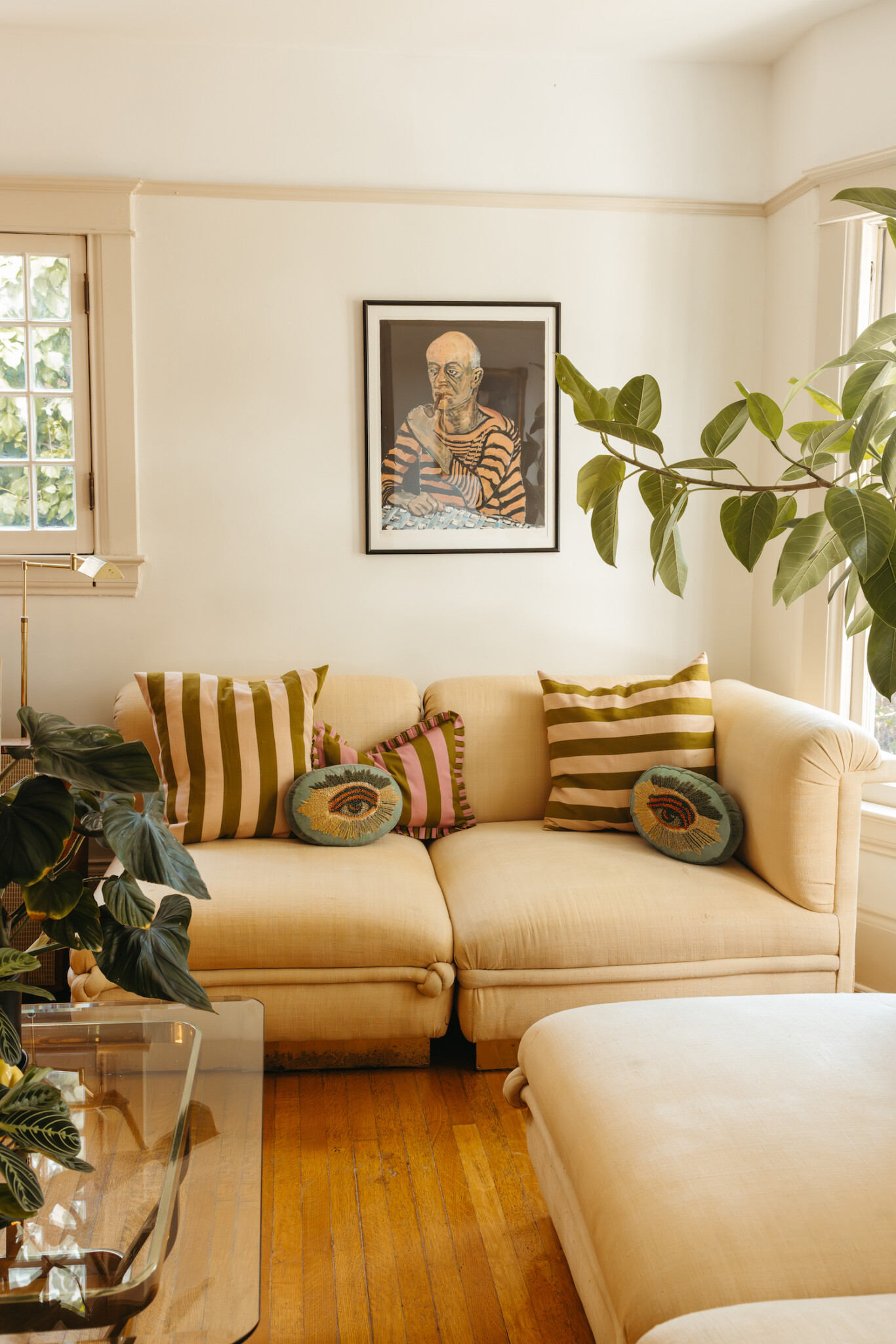 These 5 Living Room Essentials Are In Every Well-Designed Home ...