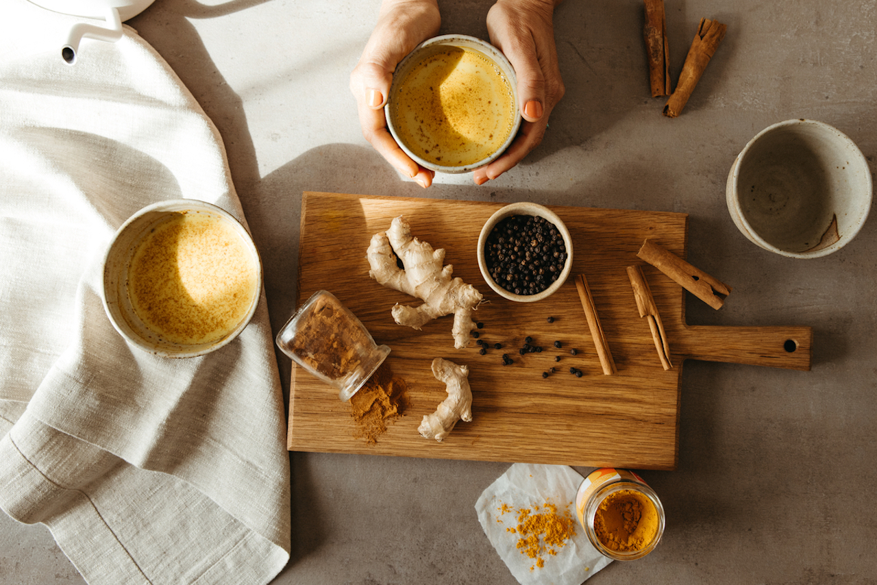 The 10 Best (Non-Caffeinated) Fall Drinks for Warmth and Energy