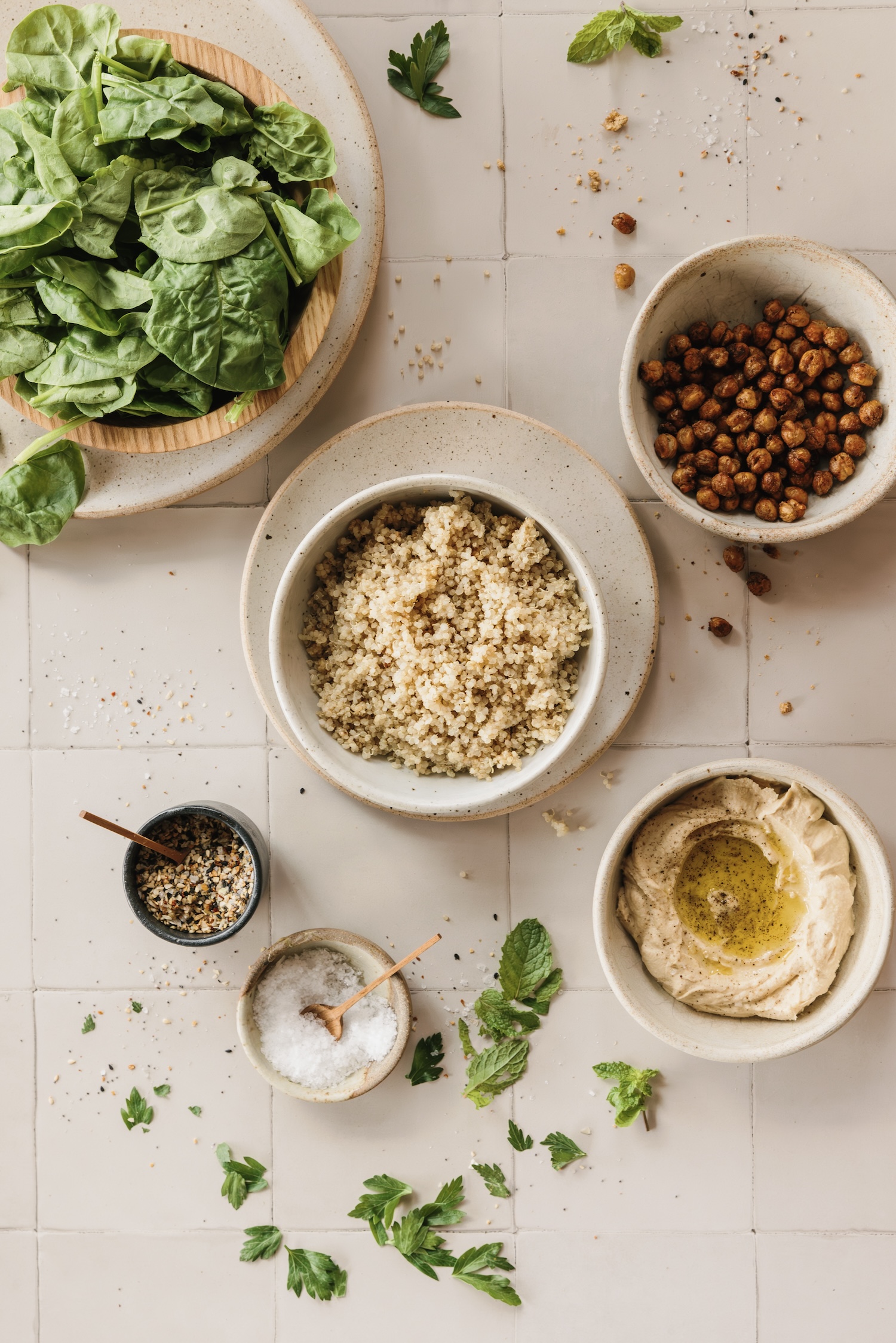 Mediterranean Quinoa Breakfast Bowl with Hummus & Chickpeas - Relax ...